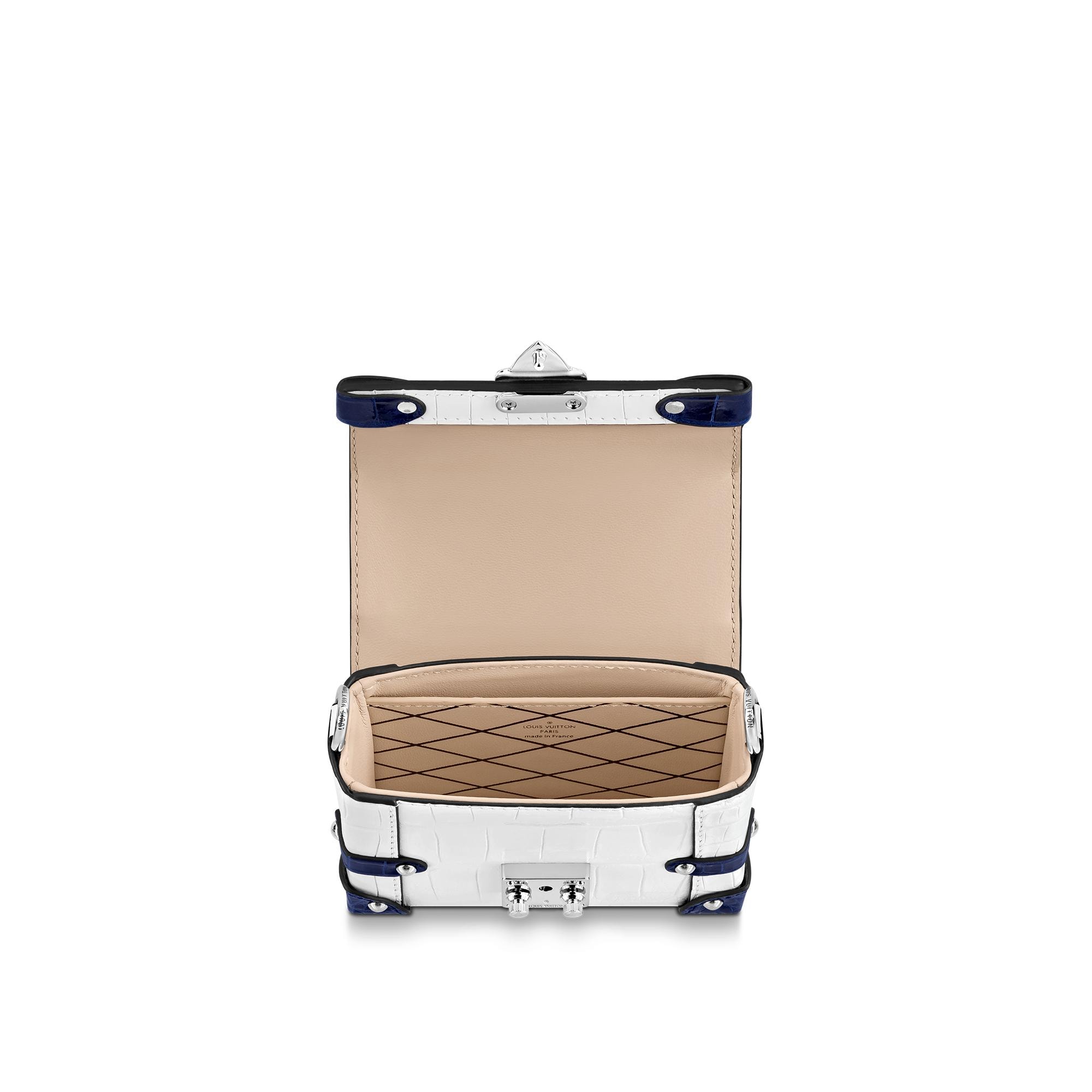 Lv Essential Trunk Review | semashow.com